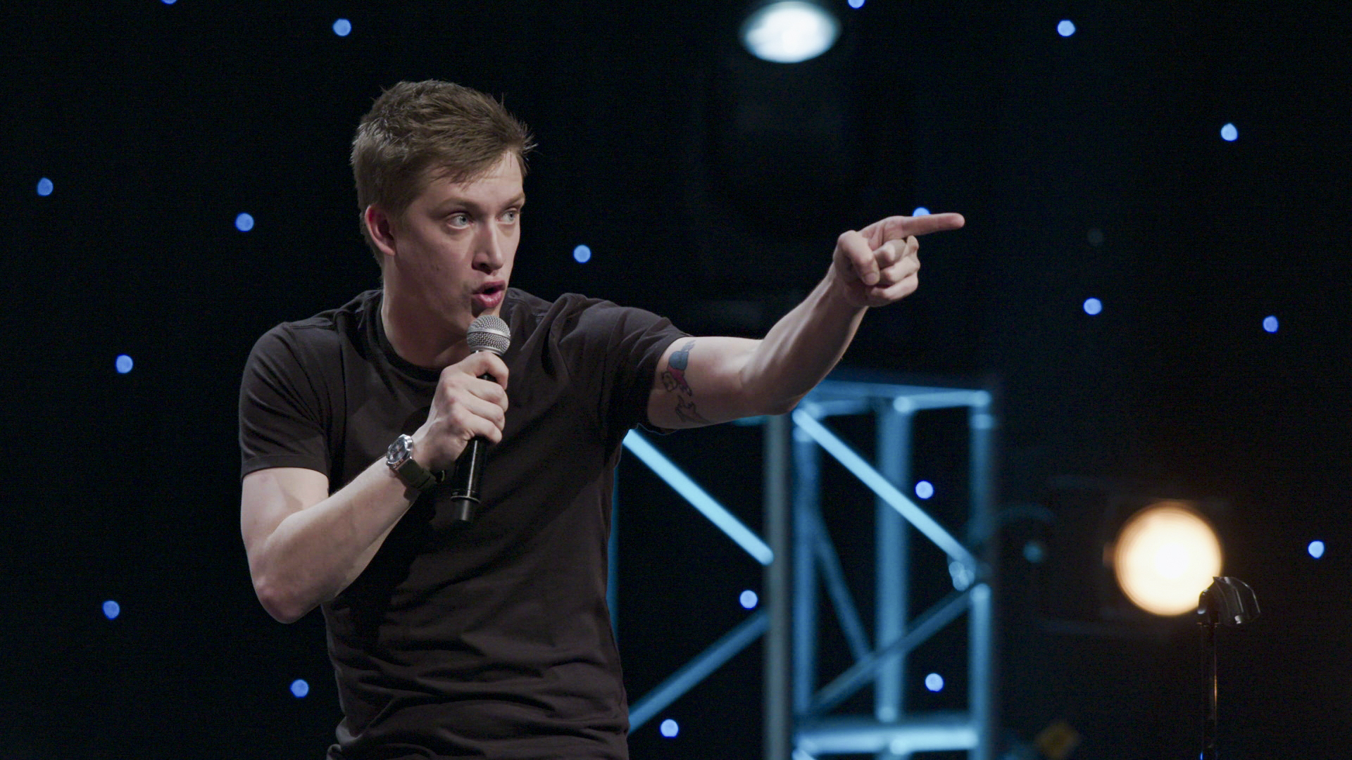 News: Daniel Sloss Writes First Book