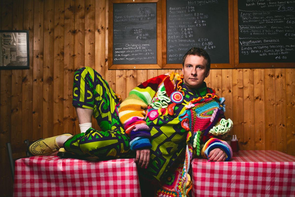 Elizabeth Hurley, Jameela Jamil Guest On Late Night Lycett