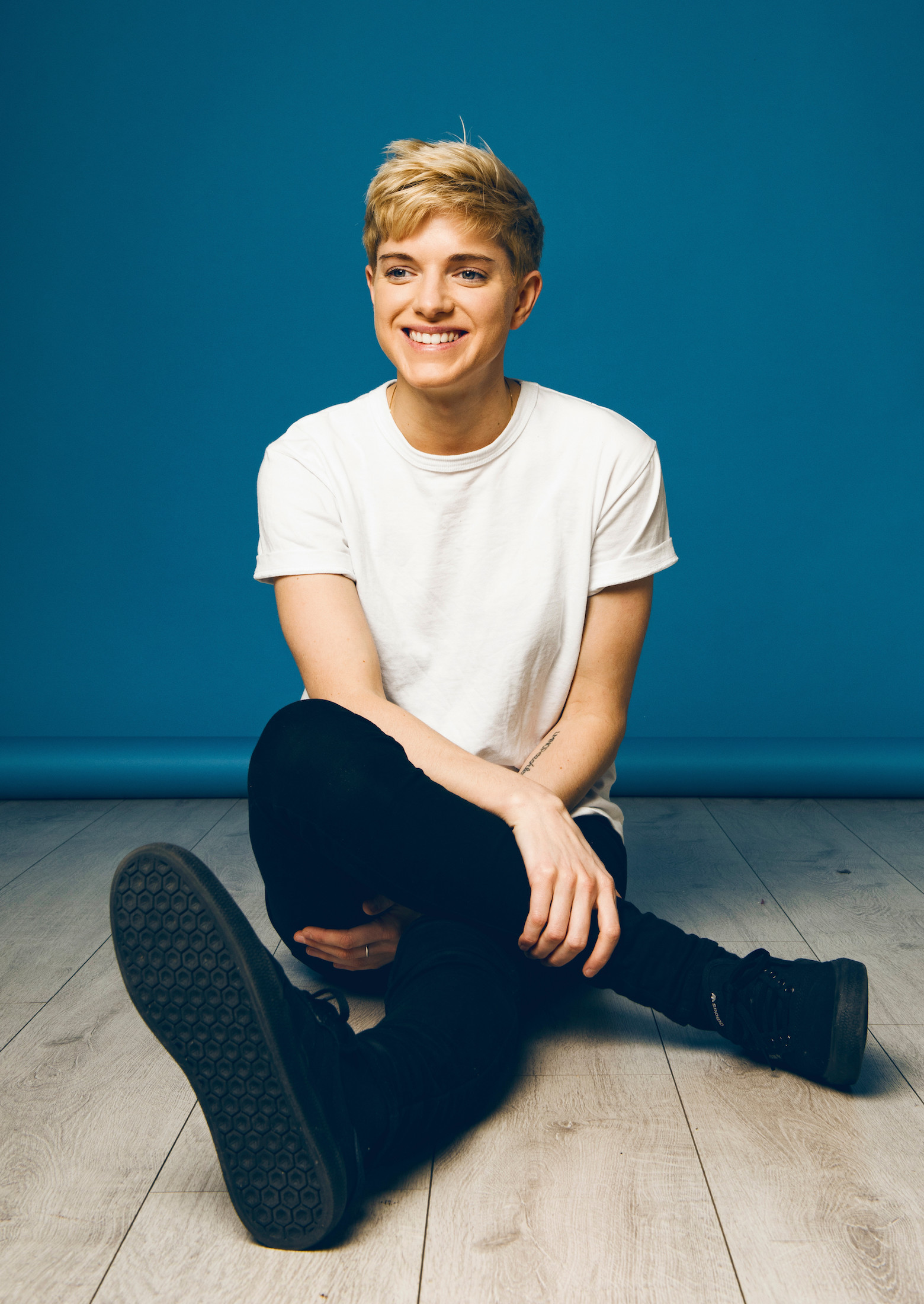 Mae Martin Adds Extra Tour Dates to new tour Sap