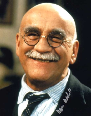 News: Warren Mitchell Dies
